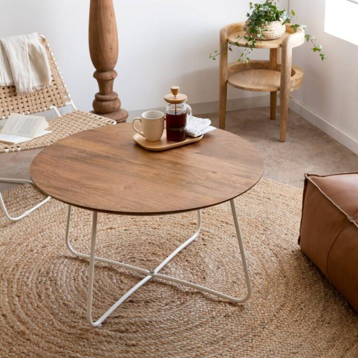 Une table basse ronde pour optimiser l’espace dans un petit salon